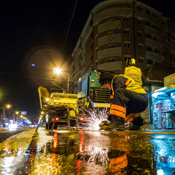 Construction: Work near Mobile Plant and Traffic